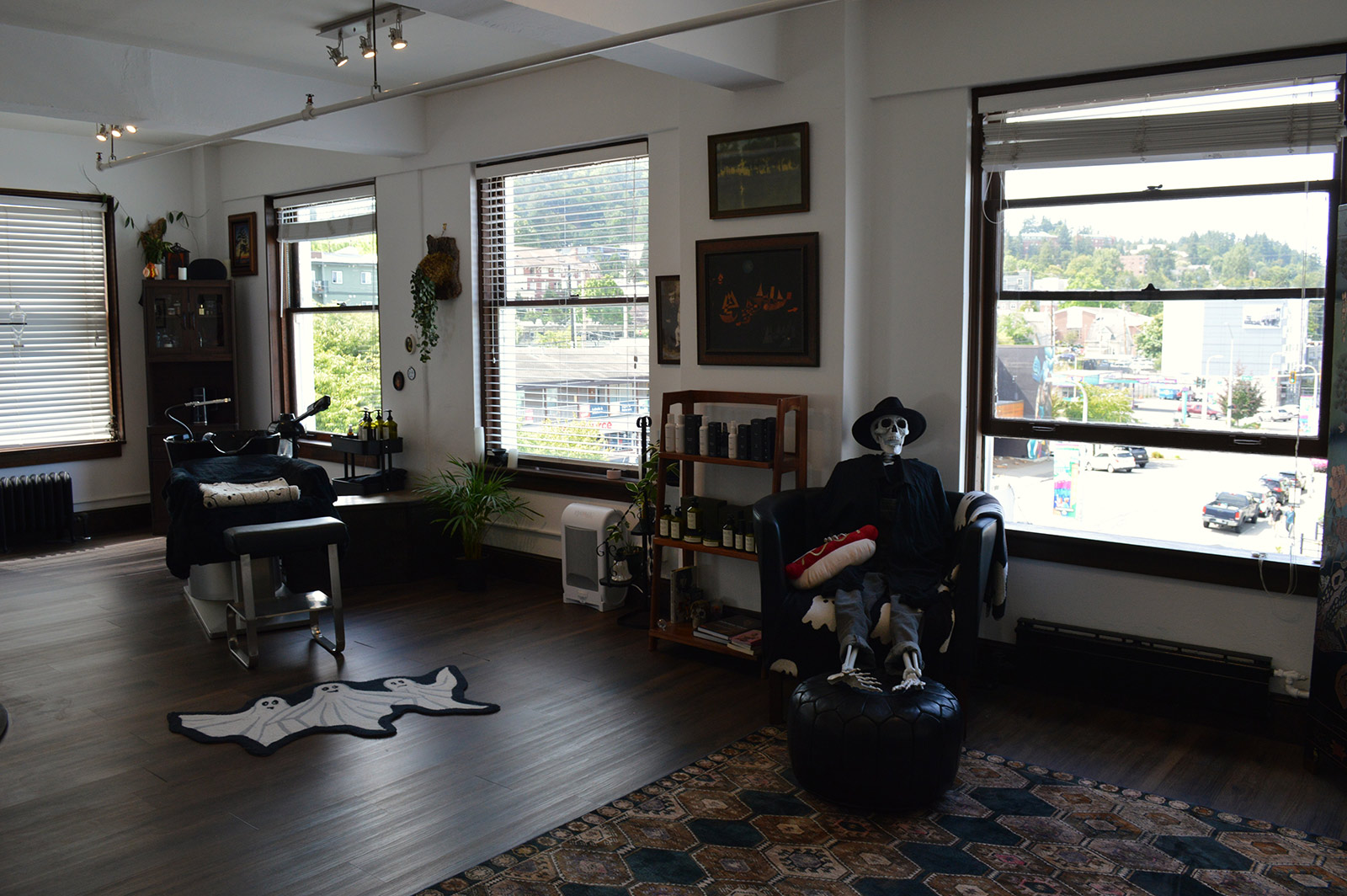 Oct25_Style_Beauty_Moondog-Head-Spa-and-Haunt_Studio-wide-PC-Kristen ...